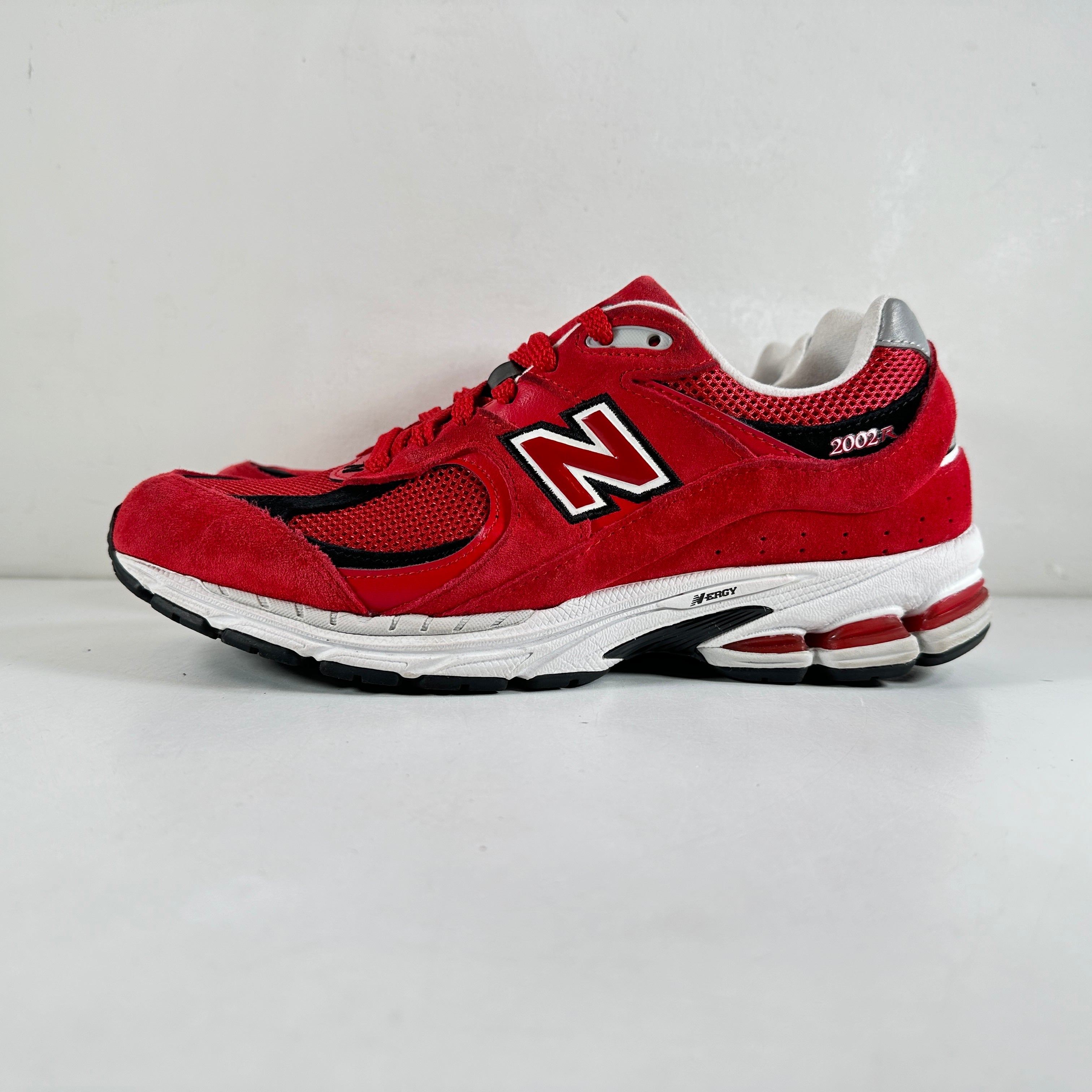 M2002RDR New Balance 2002R Team Red [USED] - 9 M (Used) – DISTRICT ONE NY
